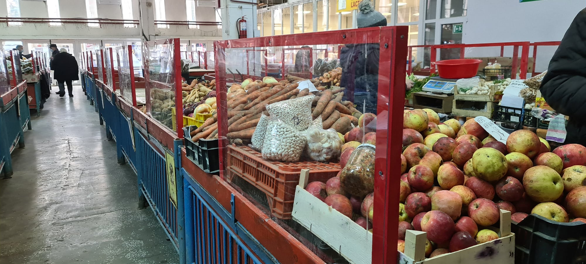 Big FM | Panouri de protecție transparente, montate în piețele ...